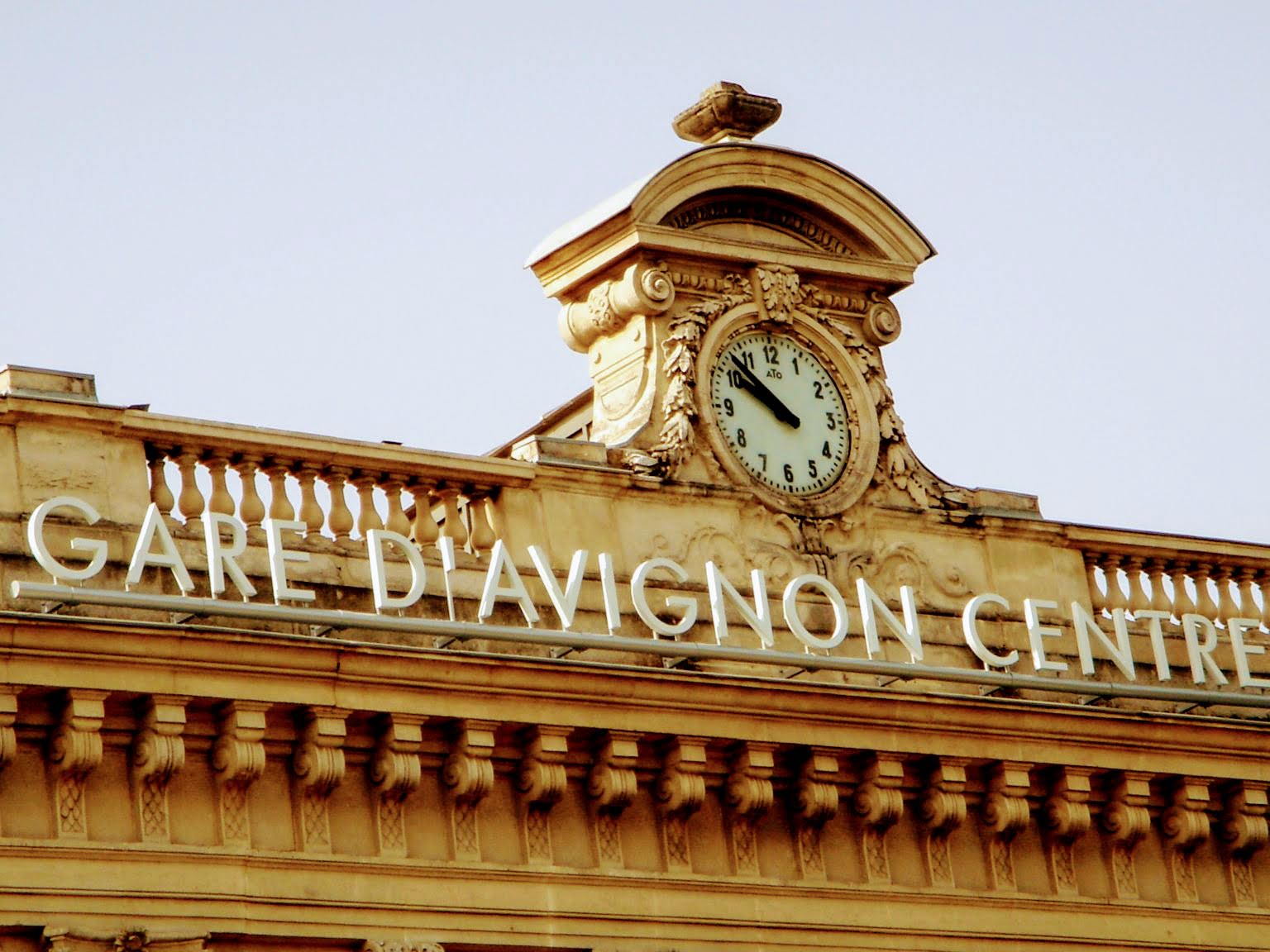 Travel Guide Avignon France Travel Guide -A Vagabond Life